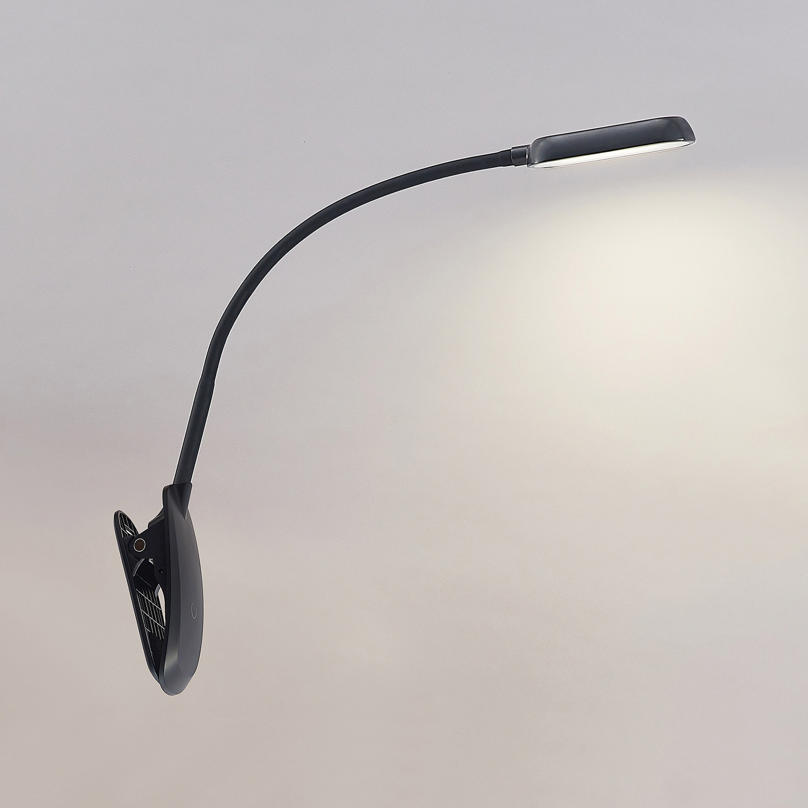 Prios Najari LED-Klemmleuchte, schwarz | Lampenwelt.ch Prios Najari LED-Klemmleuchte, schwarz | Lampenwelt.ch