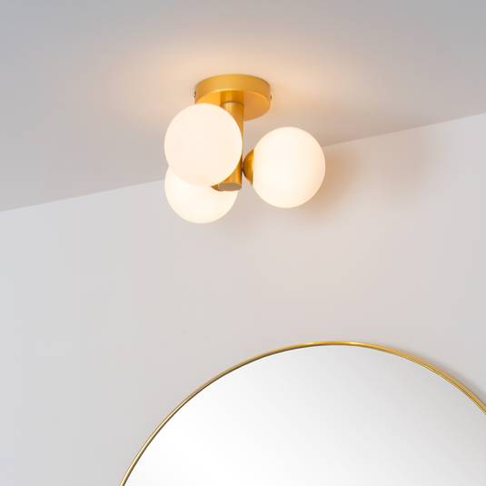 Taklampe til bad Trudy, 3 lysk. matt gull / opal | Lampegiganten.no